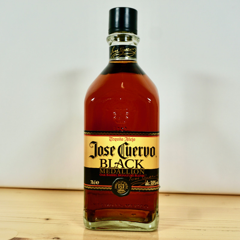 Jose Cuervo Black Medaillon Tequila Anejo / 70cl / 38%